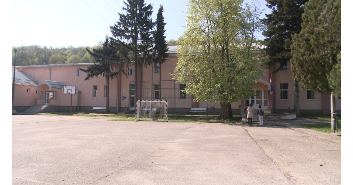 Савремена технологија у служби образовања: школа у Војски добила нови ...